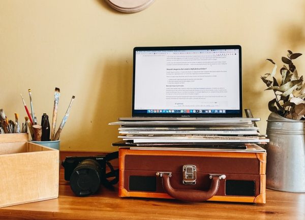 How to Organize Home Office Video Conferencing Setup - Luxafor