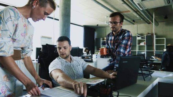 Luxafor Flag USB busy light – office availability indicator - Luxafor