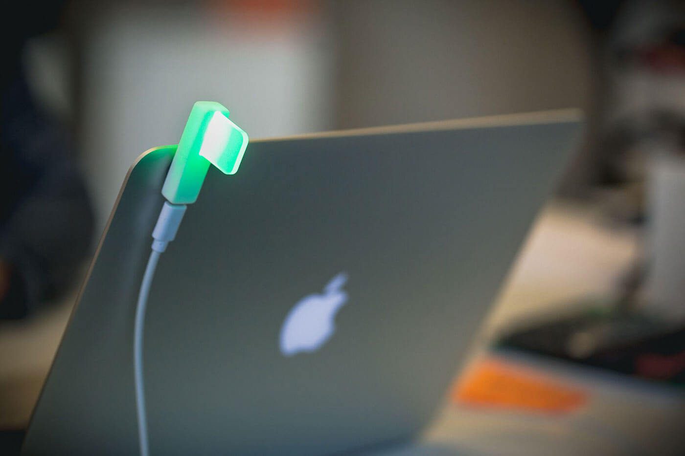 Luxafor Flag – LED Status Indicator for Focus