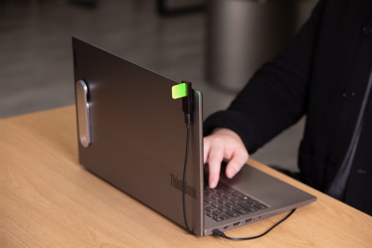 Luxafor Flag 2 – office busy light availability indicator - Luxafor