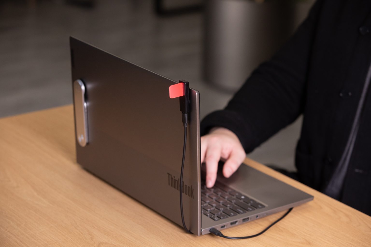 Luxafor Flag 2 – office busy light availability indicator - Luxafor