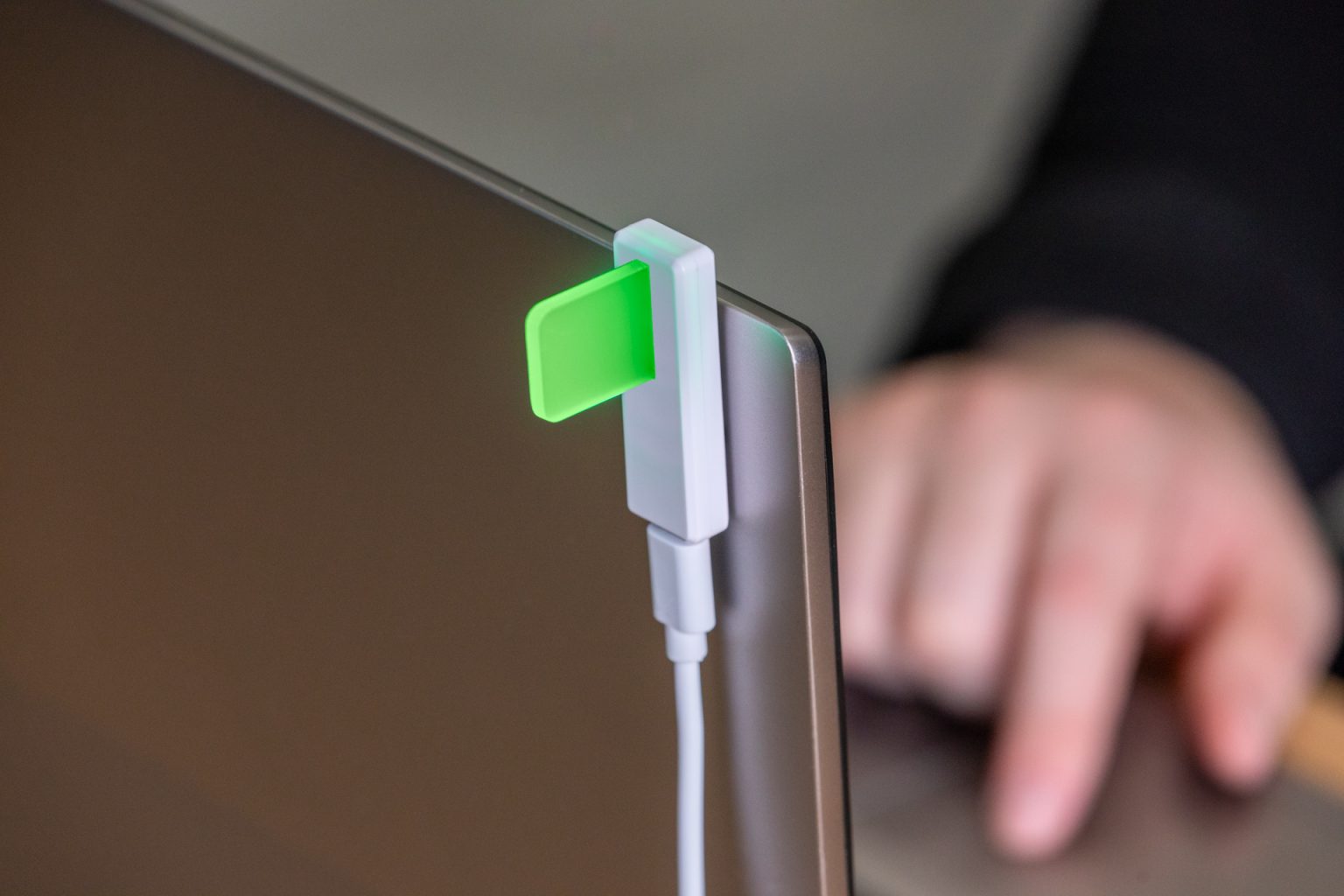 Luxafor Flag 2 – office busy light availability indicator - Luxafor